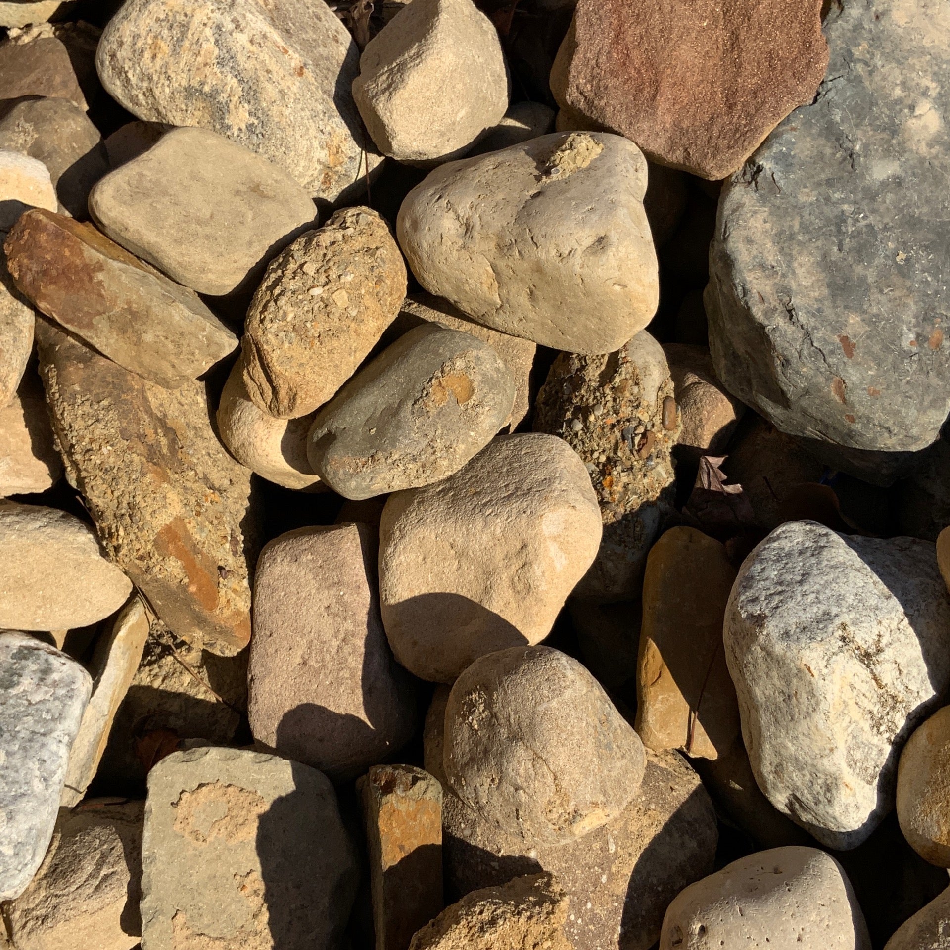 Tennessee 3” - 7” River Rock Mix | Alex Pinestraw & Mulch, LLC