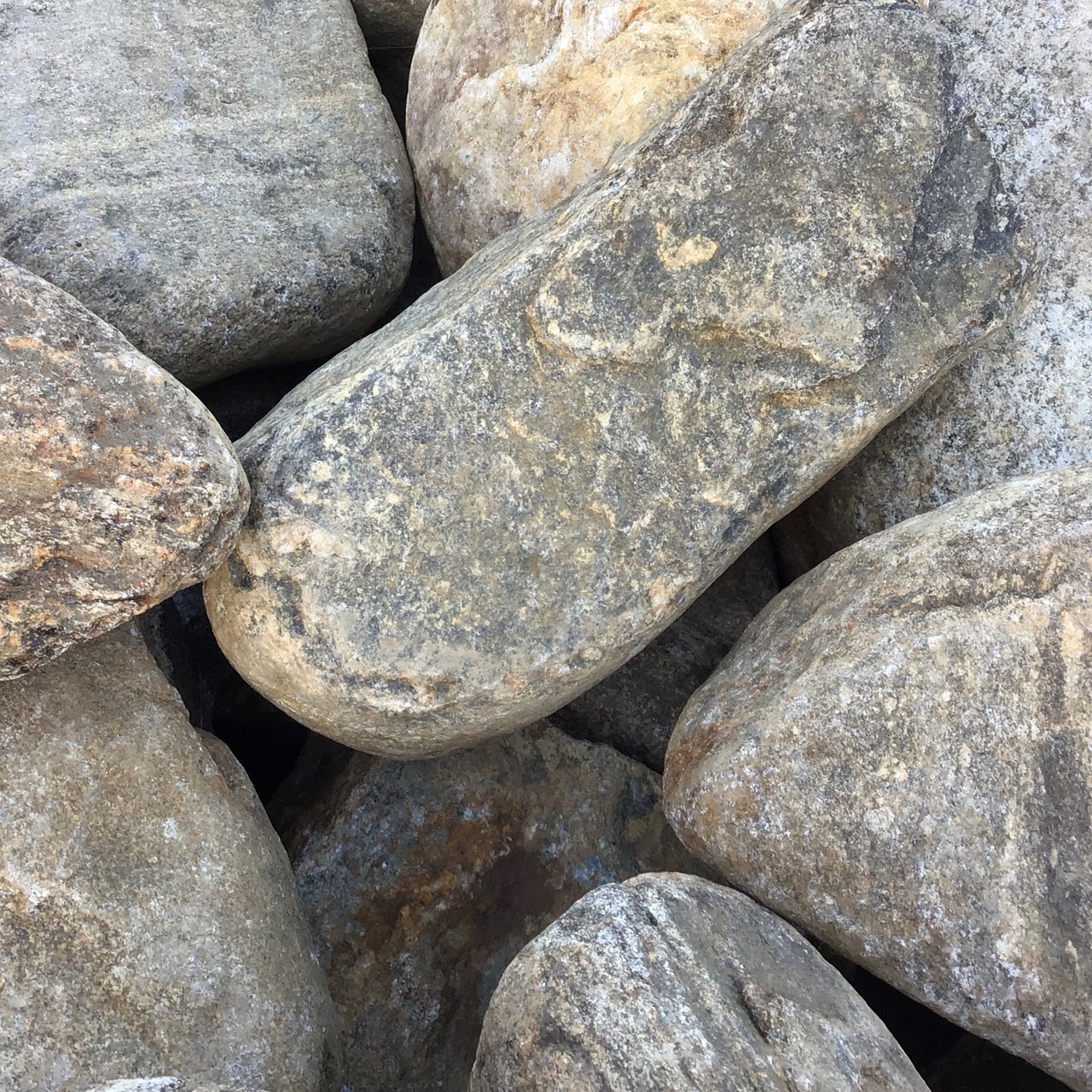 Bulk River Rock Pallets: Landscape Beauty Amplified | Alex Pinestraw ...