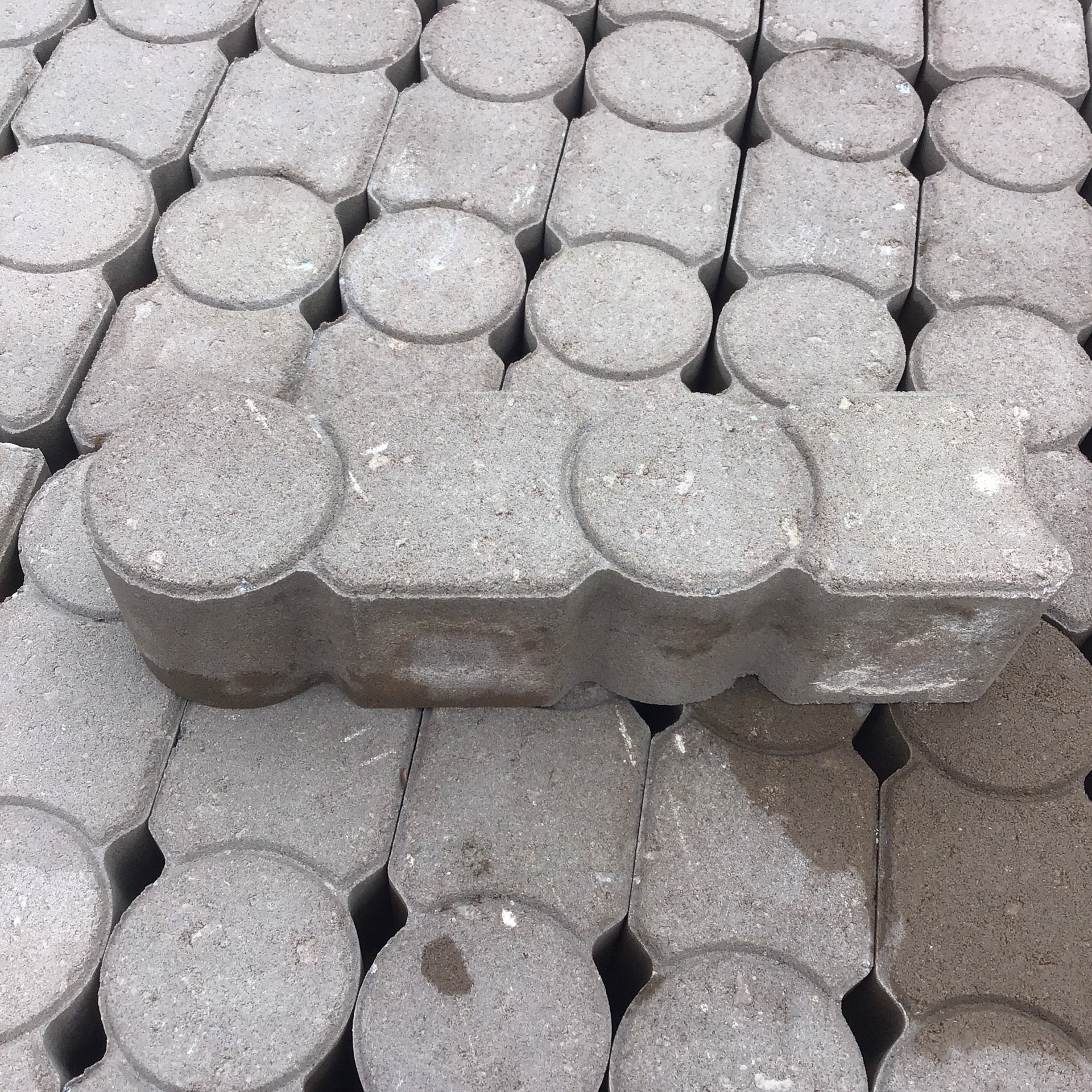 Tan Geometric Edges | Modern Landscaping Elements for Defined Borders ...