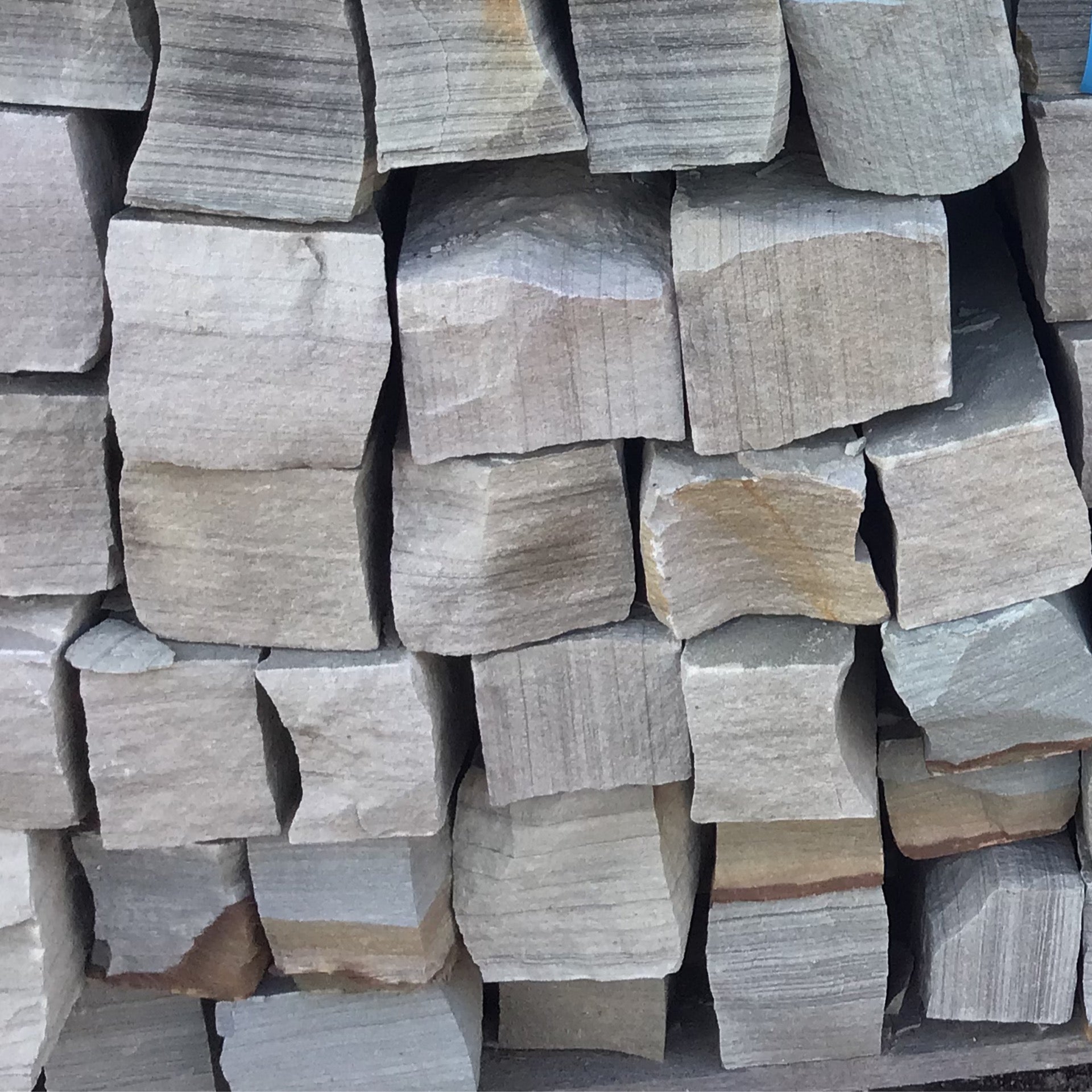 Rubble Strips Grey Flagstone Pallet - A Modern Touch for Landscapes ...