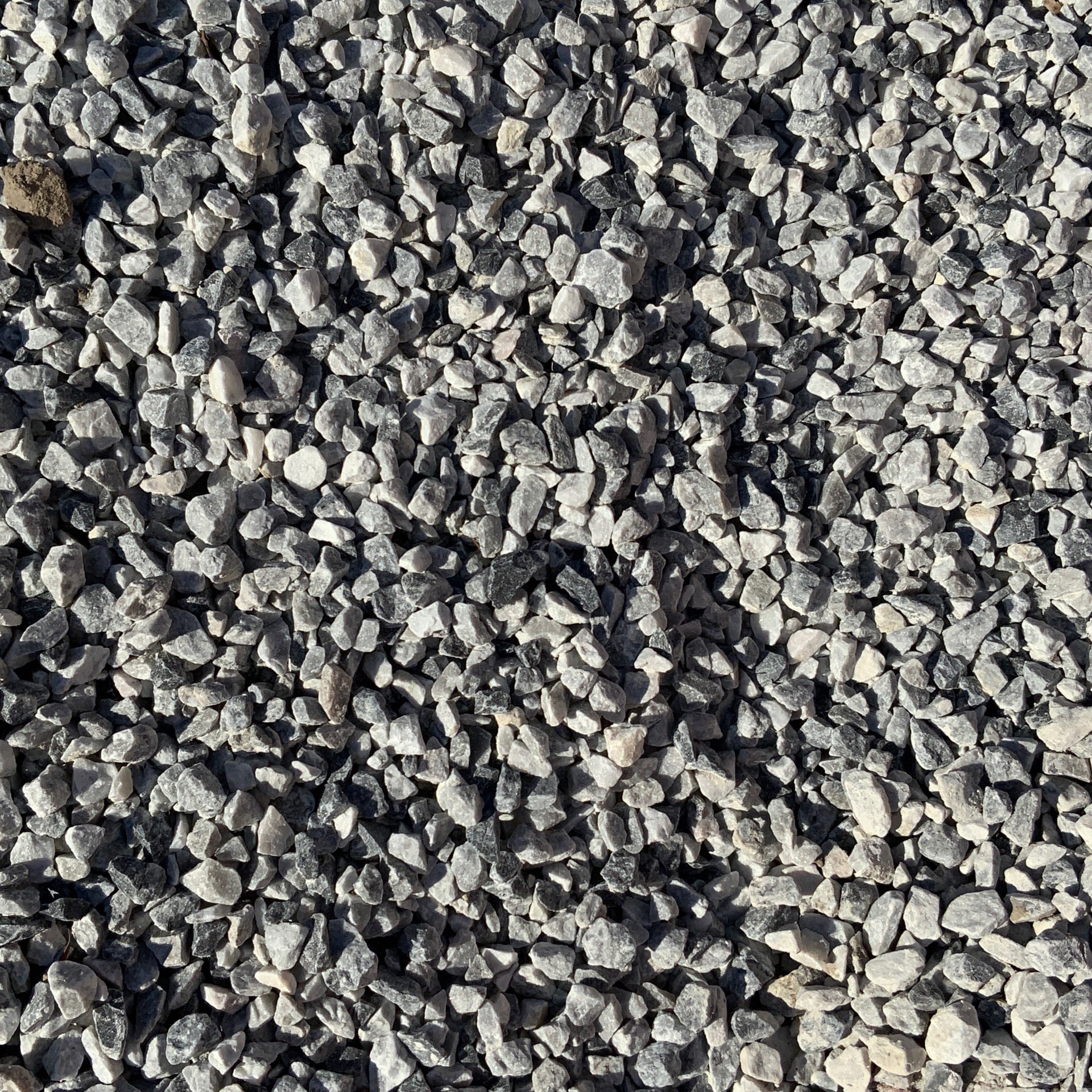 White Marble Chip Mix Pallets | Alex Pinestraw & Mulch, LLC