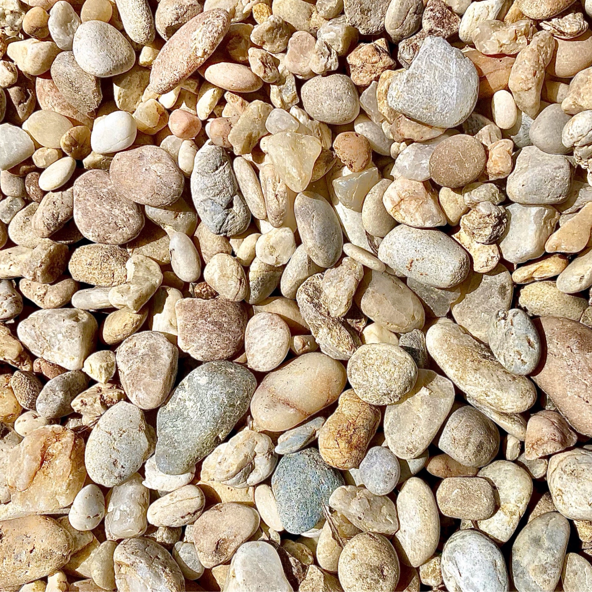 Winchester 2"-4" River Rock Mix Pallet | Versatile Natural Landscaping ...