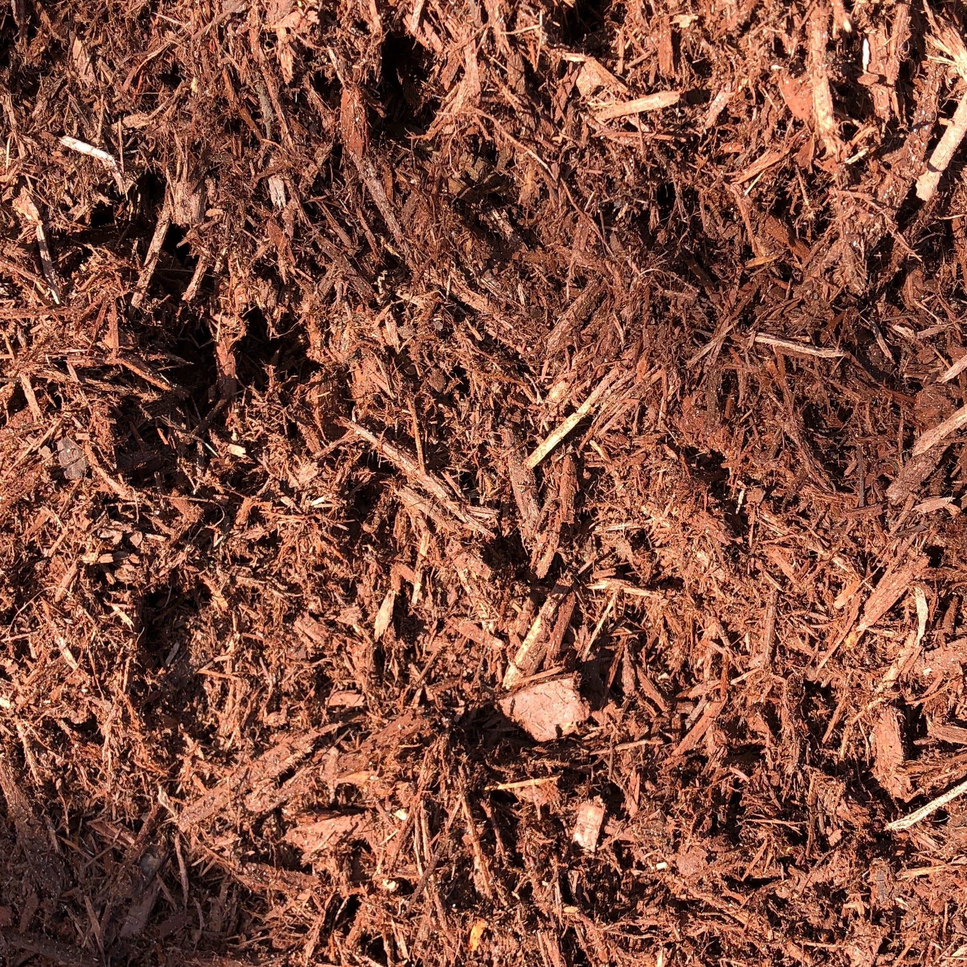 Organic Mulch for Lush Landscapes | Alex Pinestraw & Mulch, LLC