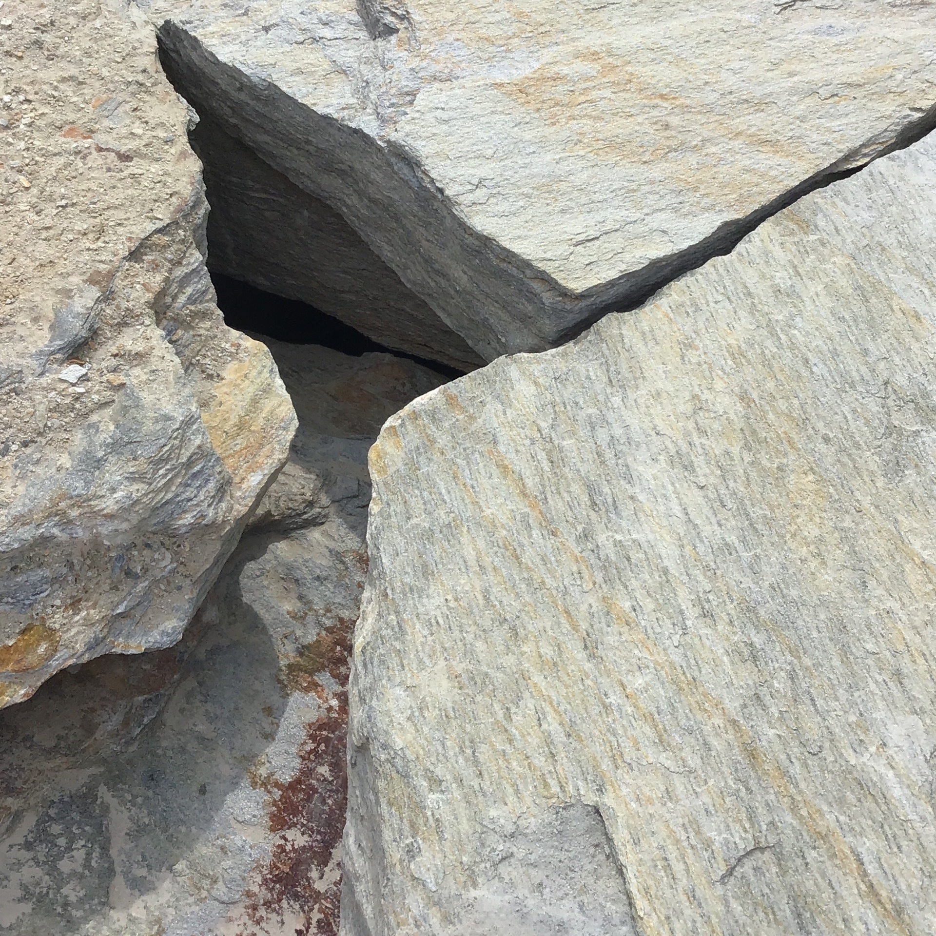 Mountain Cabin Thin Flagstone Pallet | Alex Pinestraw & Mulch, LLC