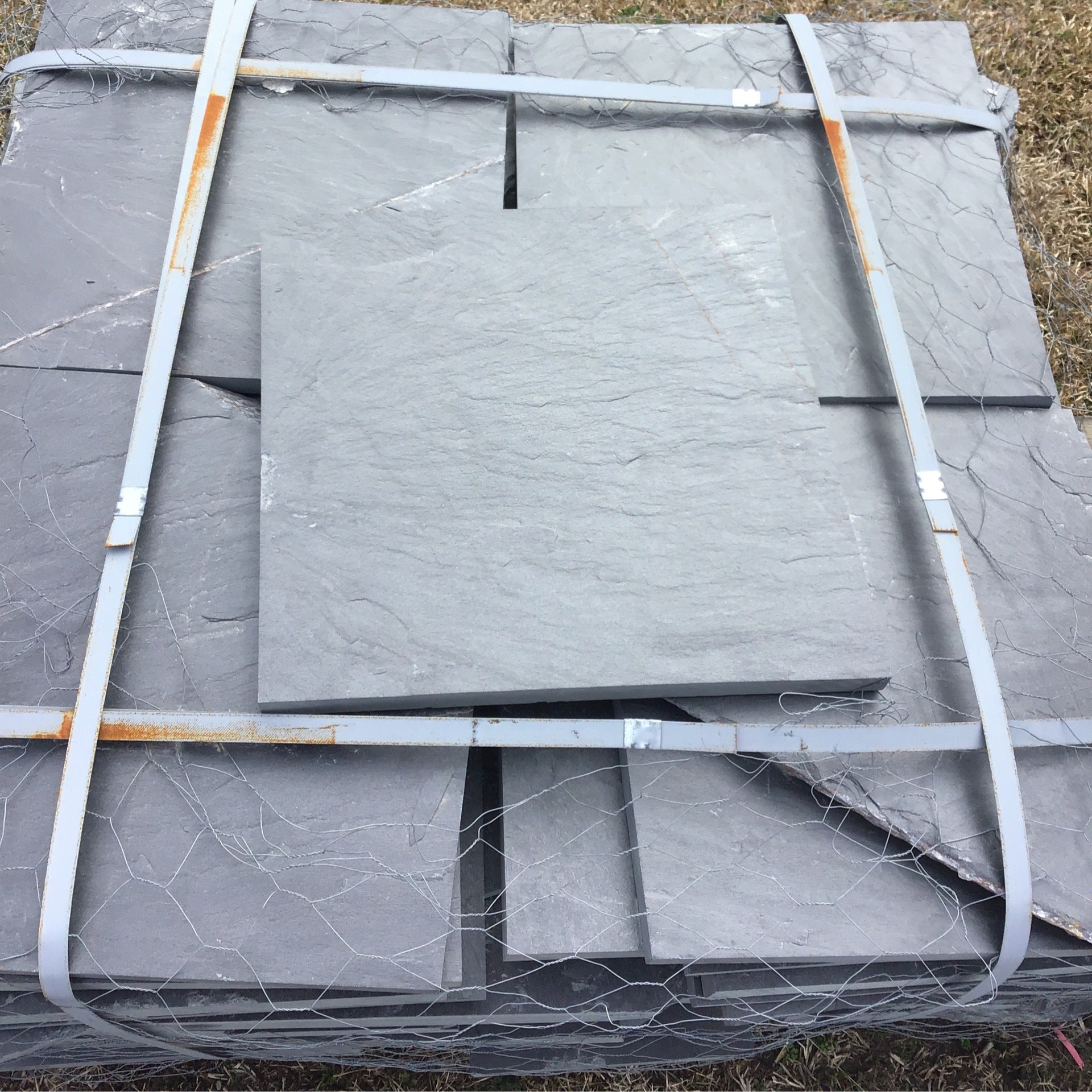 Blue Slate Large Flagstone Pallet | Alex Pinestraw & Mulch, LLC