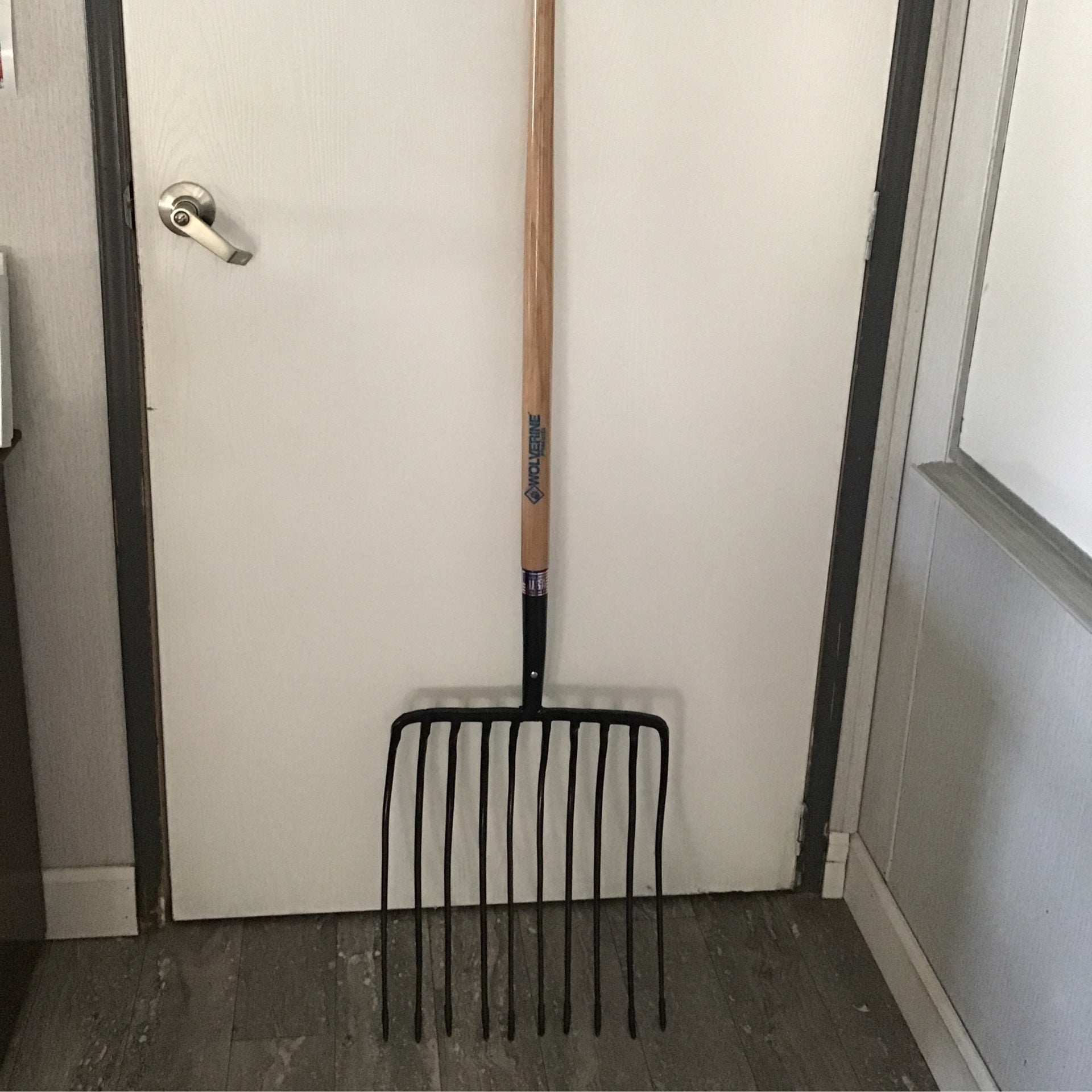 10 Tiñe Forget Mulching Fork 48” wood long | Alex Pinestraw & Mulch, LLC